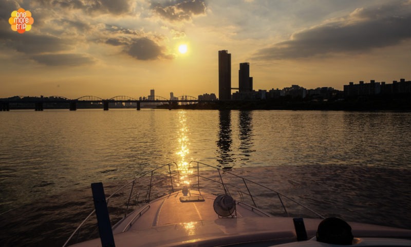 Seoul Han River Yacht and Limousine Boat Tour (Rainbow Fountain Show ...