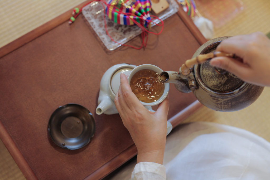 Experience Traditional Korean Tea Ceremony – in Bukchon Hanok Village ...