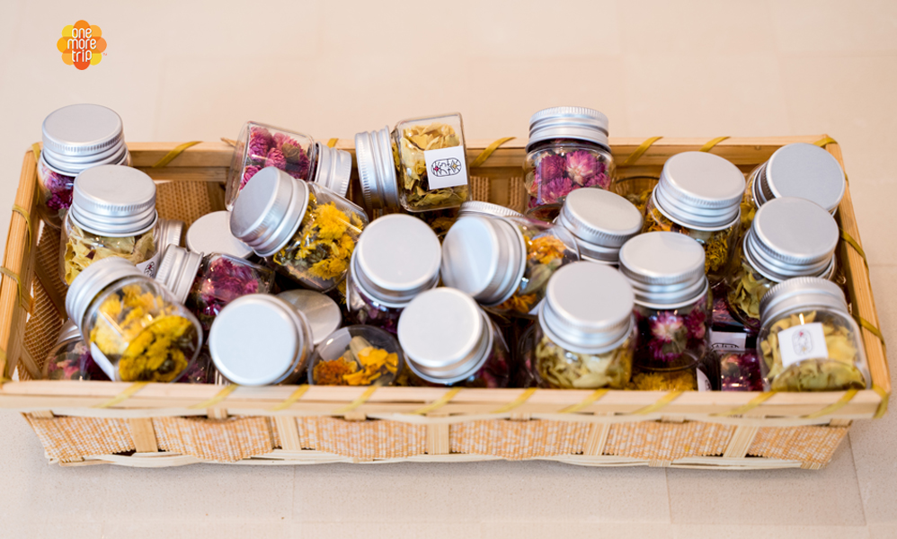 Korean Flower Tea Culture Experience in Seoul | KoreaTravelEasy