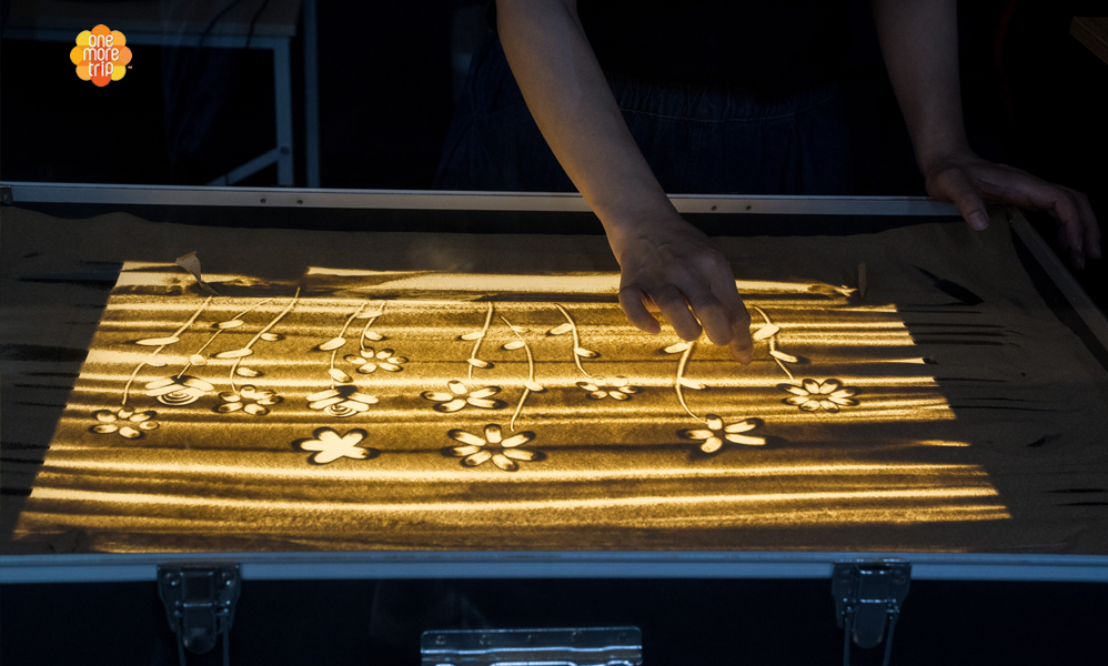 Sand art drawing experience in Seoul | KoreaTravelEasy