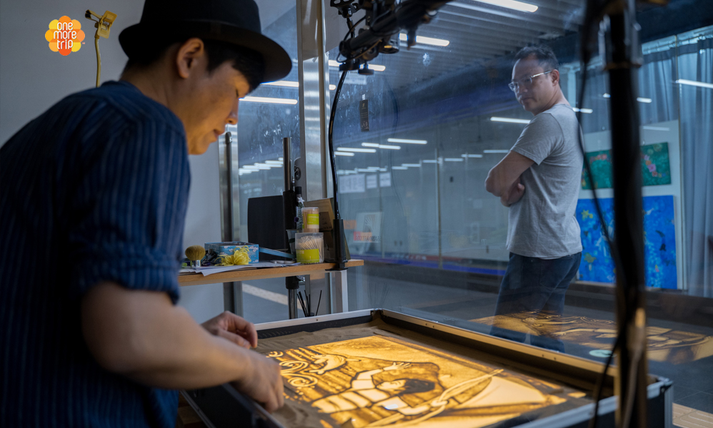 Sand art drawing experience in Seoul | KoreaTravelEasy